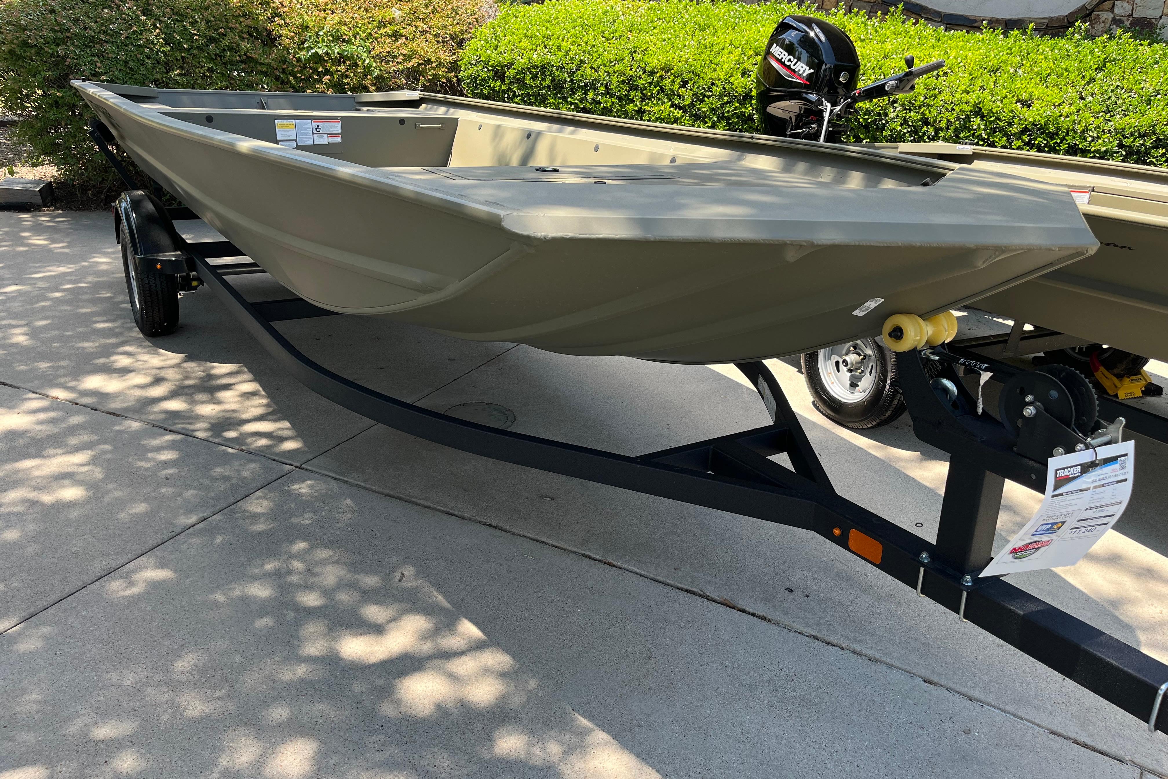 2025 TRACKER GRIZZLY 1860 UTILITY | Bass Pro Shops